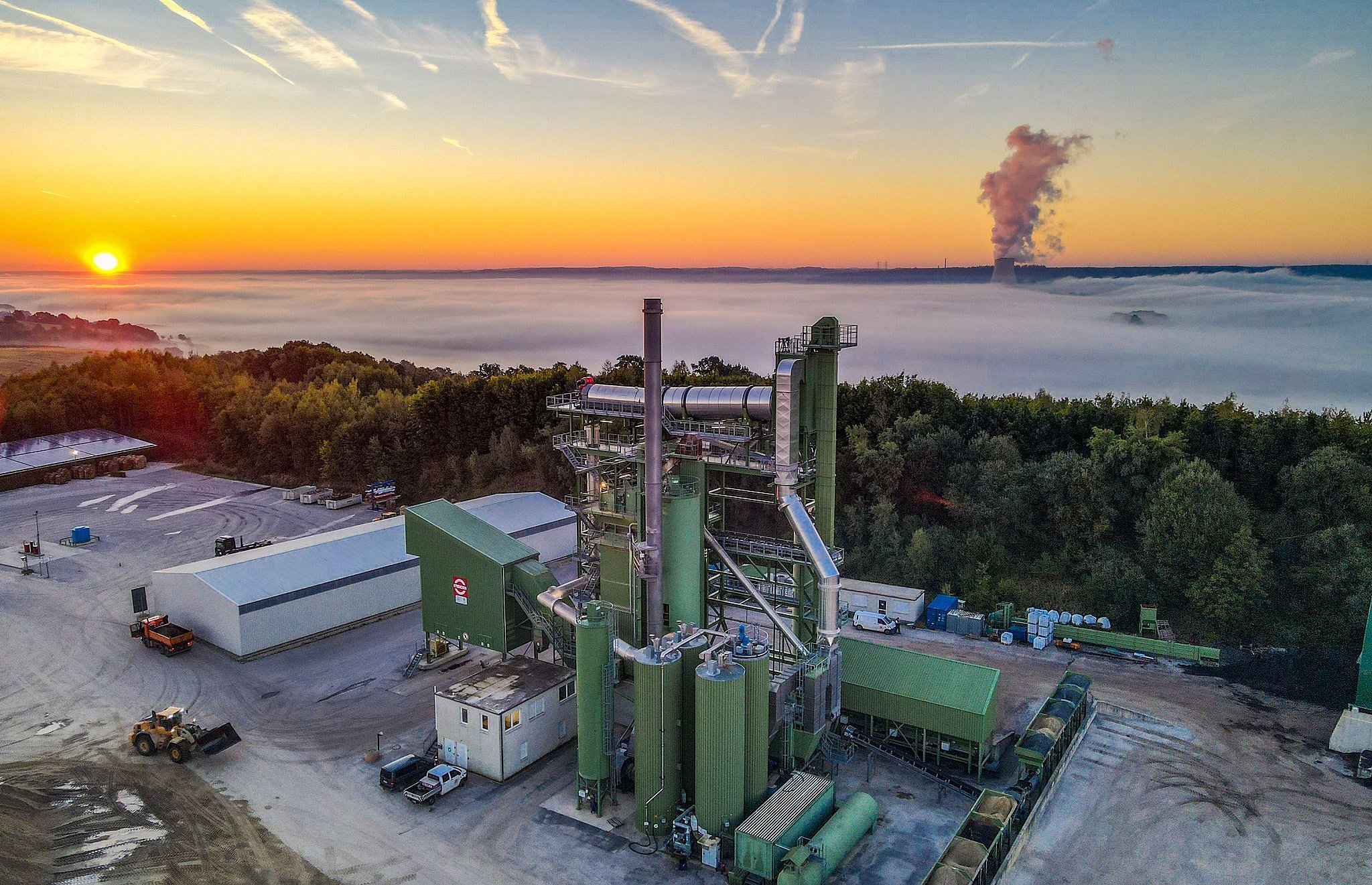 Production of asphalt mixtures and special asphalts